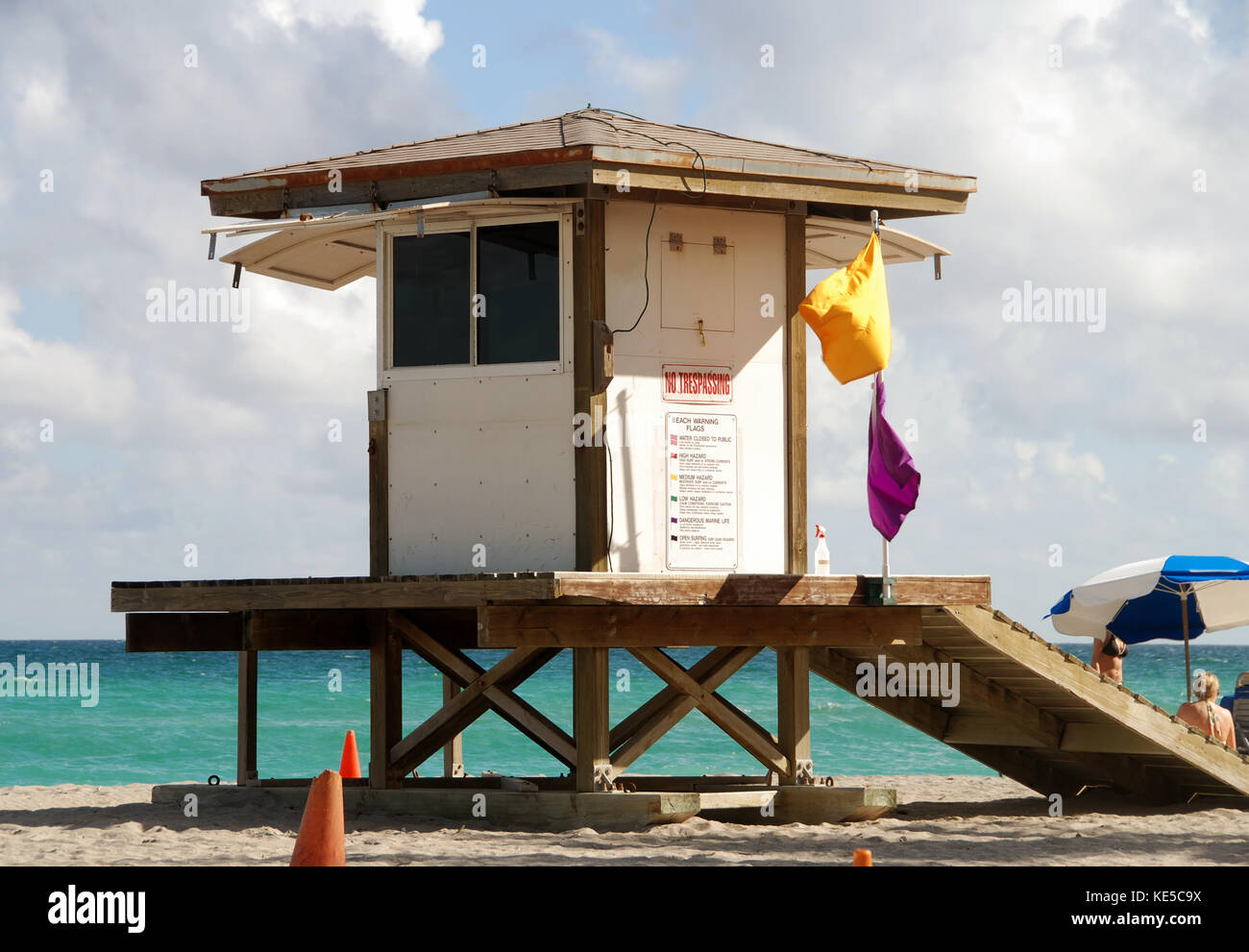 Lifeguard lodge hi-res stock photography and images - Alamy