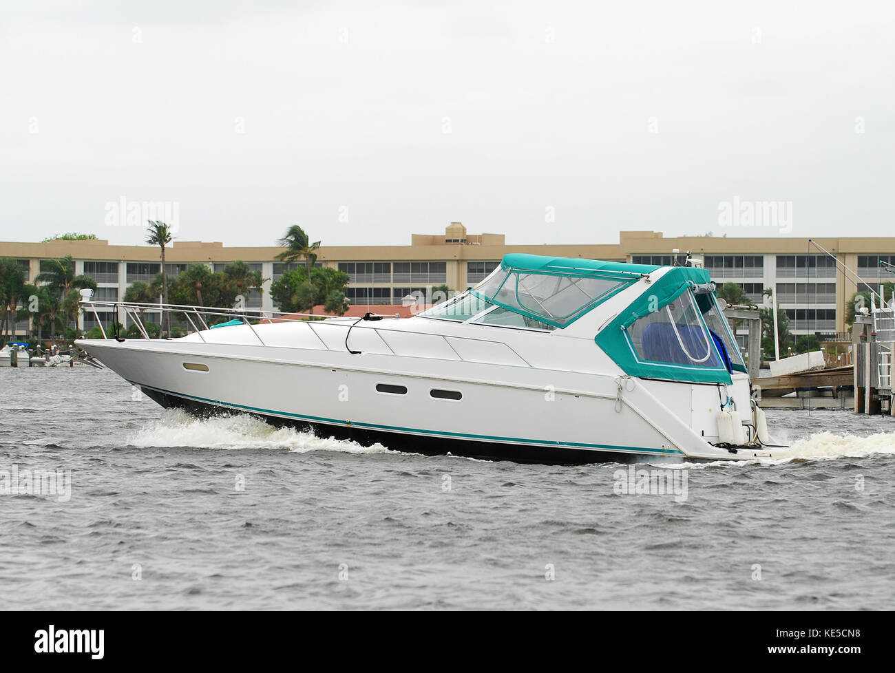 motorboat side view Stock Photo - Alamy