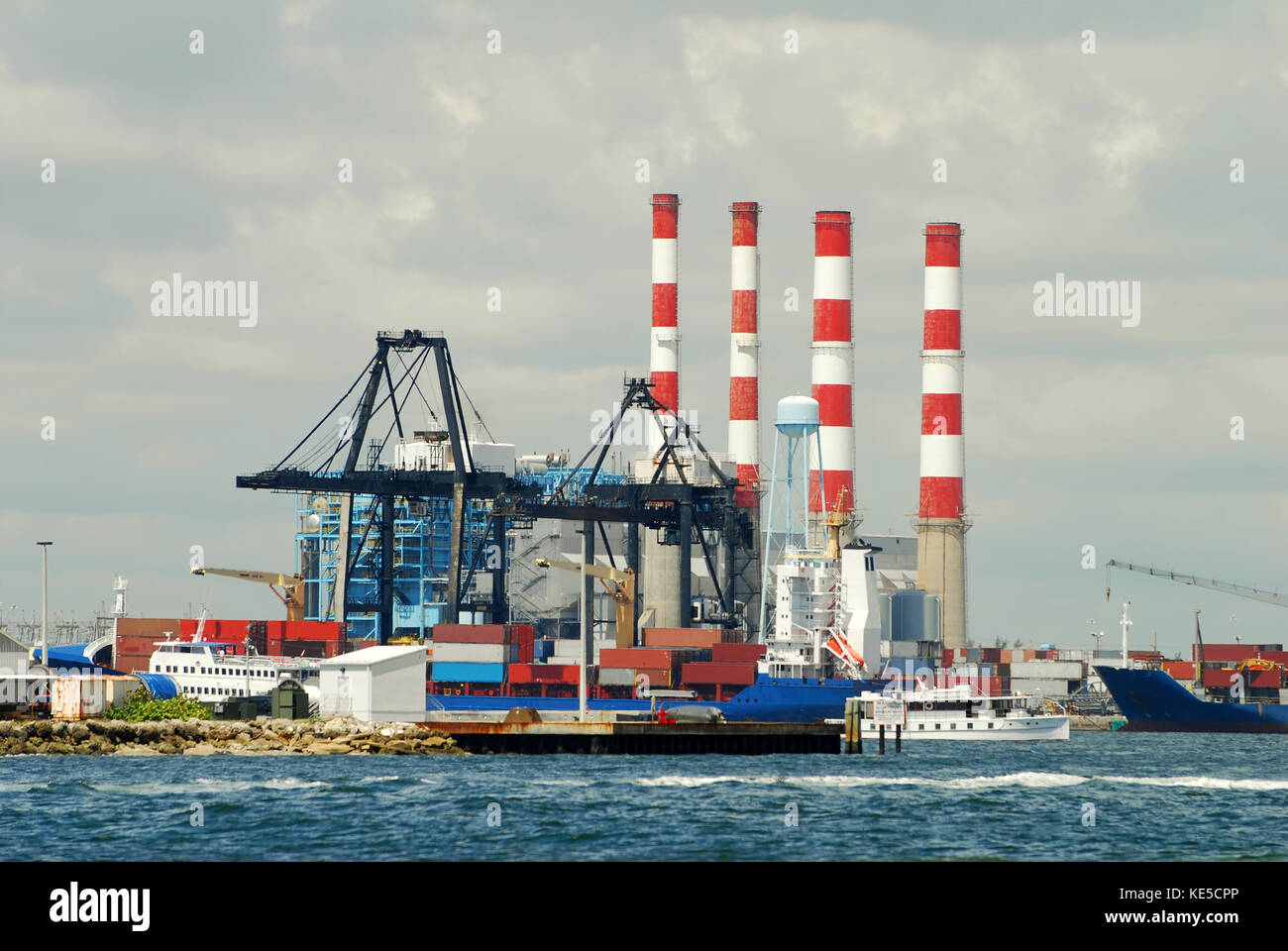 Industrial port scenery Stock Photo - Alamy