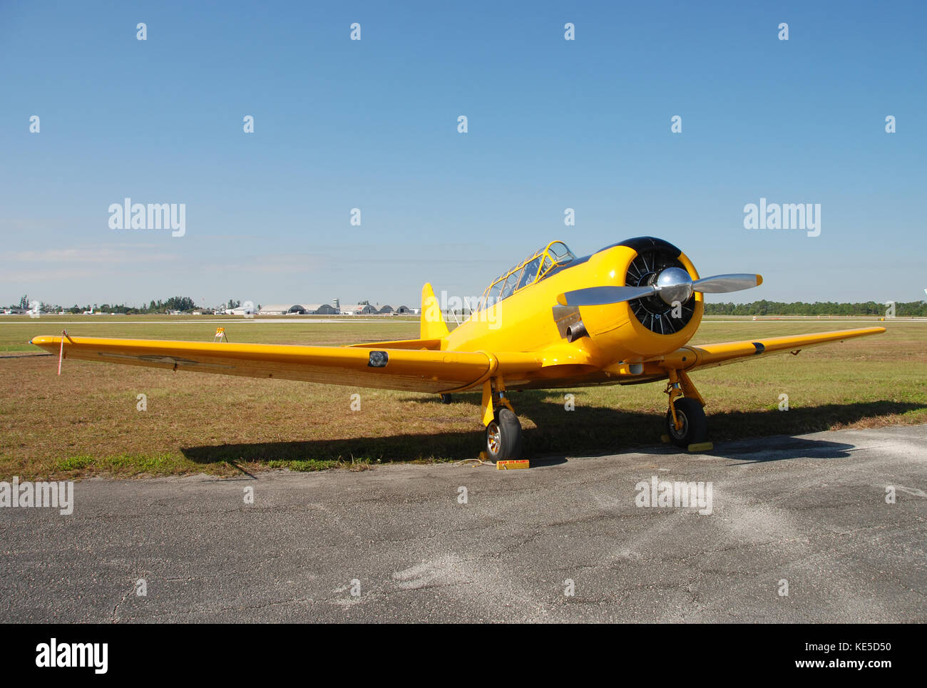 Yellow propeller airplane Stock Photo - Alamy