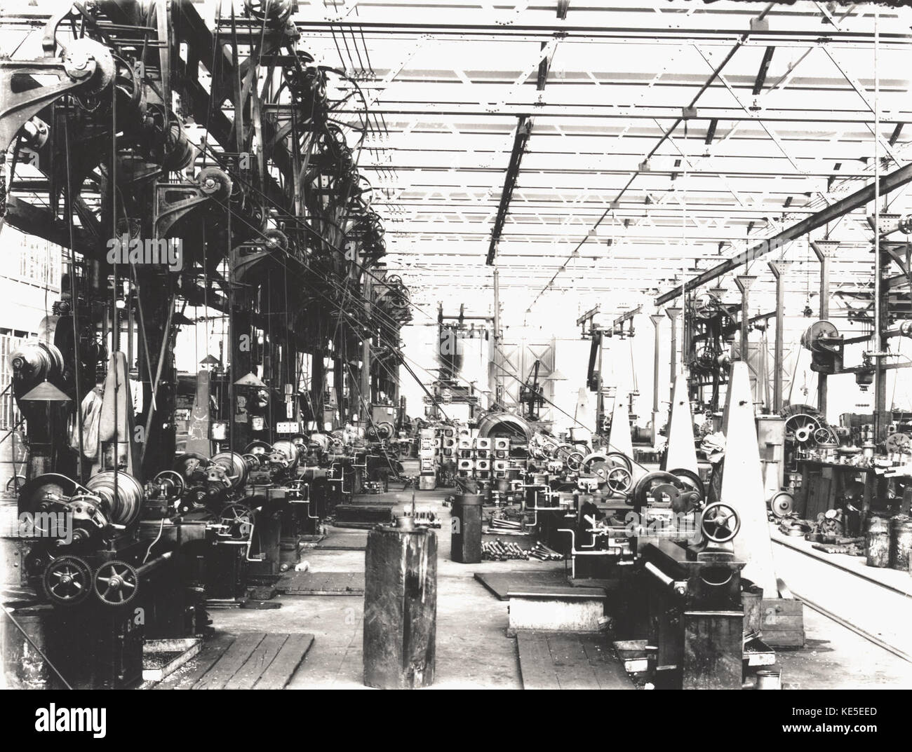 Machine shop r Stock Photo - Alamy