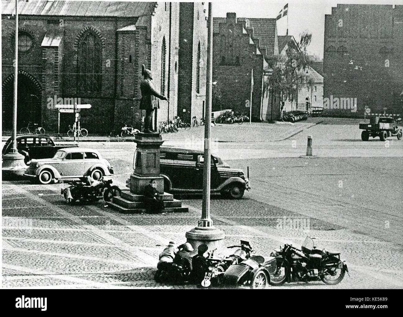 Members of the resistance movement in fight with German soldiers ...