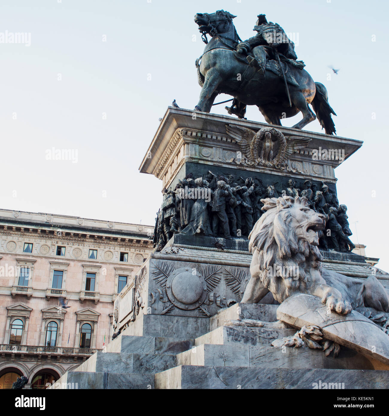 Monument to Victor Emmanuel II, Piazza Duomo in Milan Stock Photo - Alamy