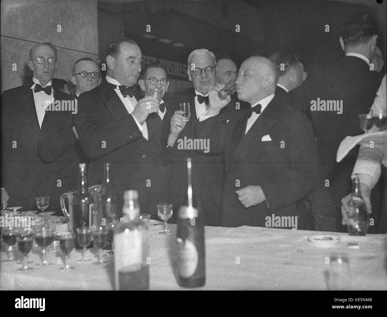 Hollywood celebrity hotel Black and White Stock Photos & Images - Alamy