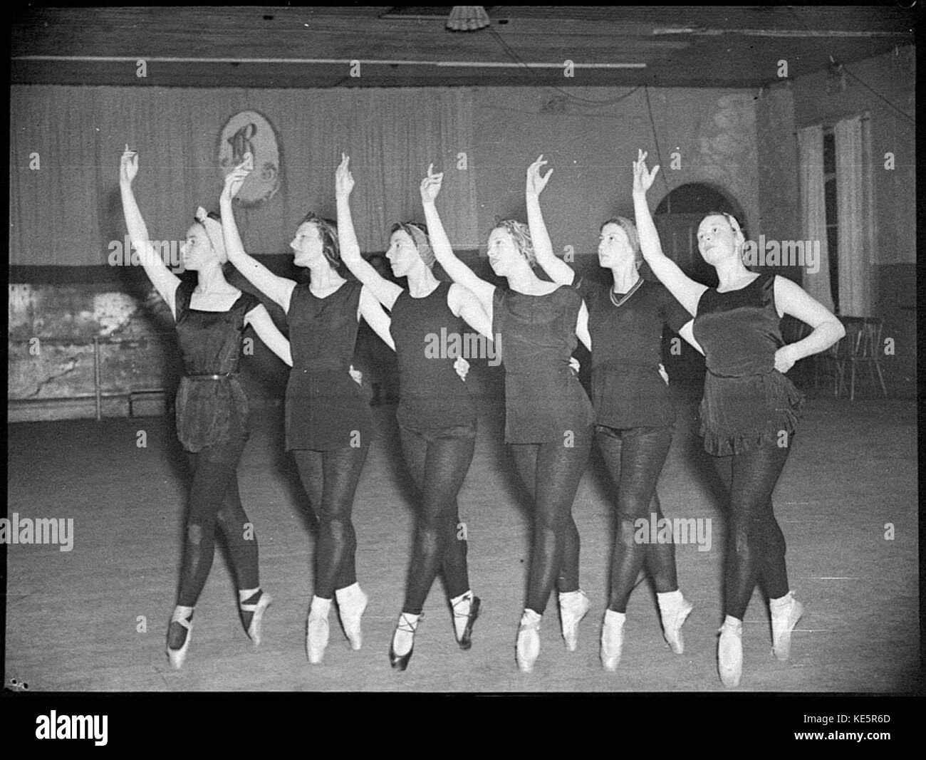 Ballet school vintage hi-res stock photography and images - Alamy