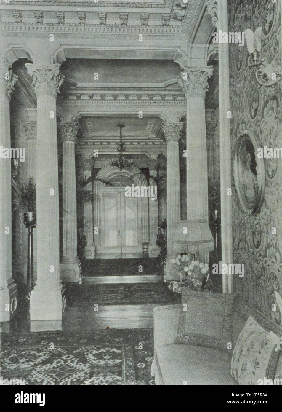 Entrance Hall, Ravenscrag (1913 Stock Photo - Alamy