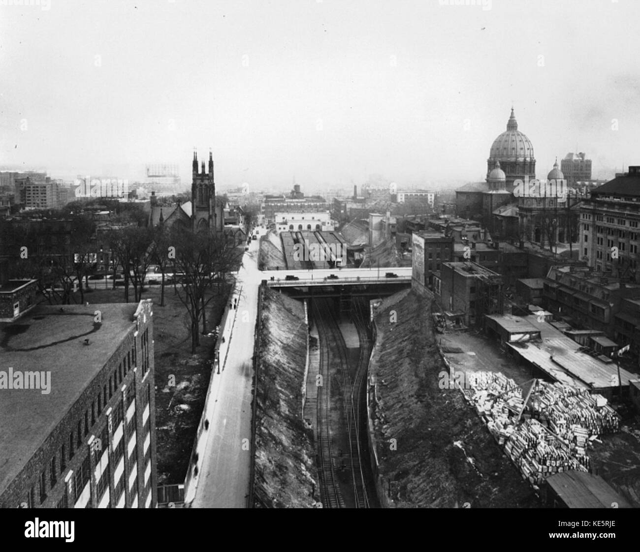 Fosse du Canadien National Montreal 1930 Stock Photo - Alamy