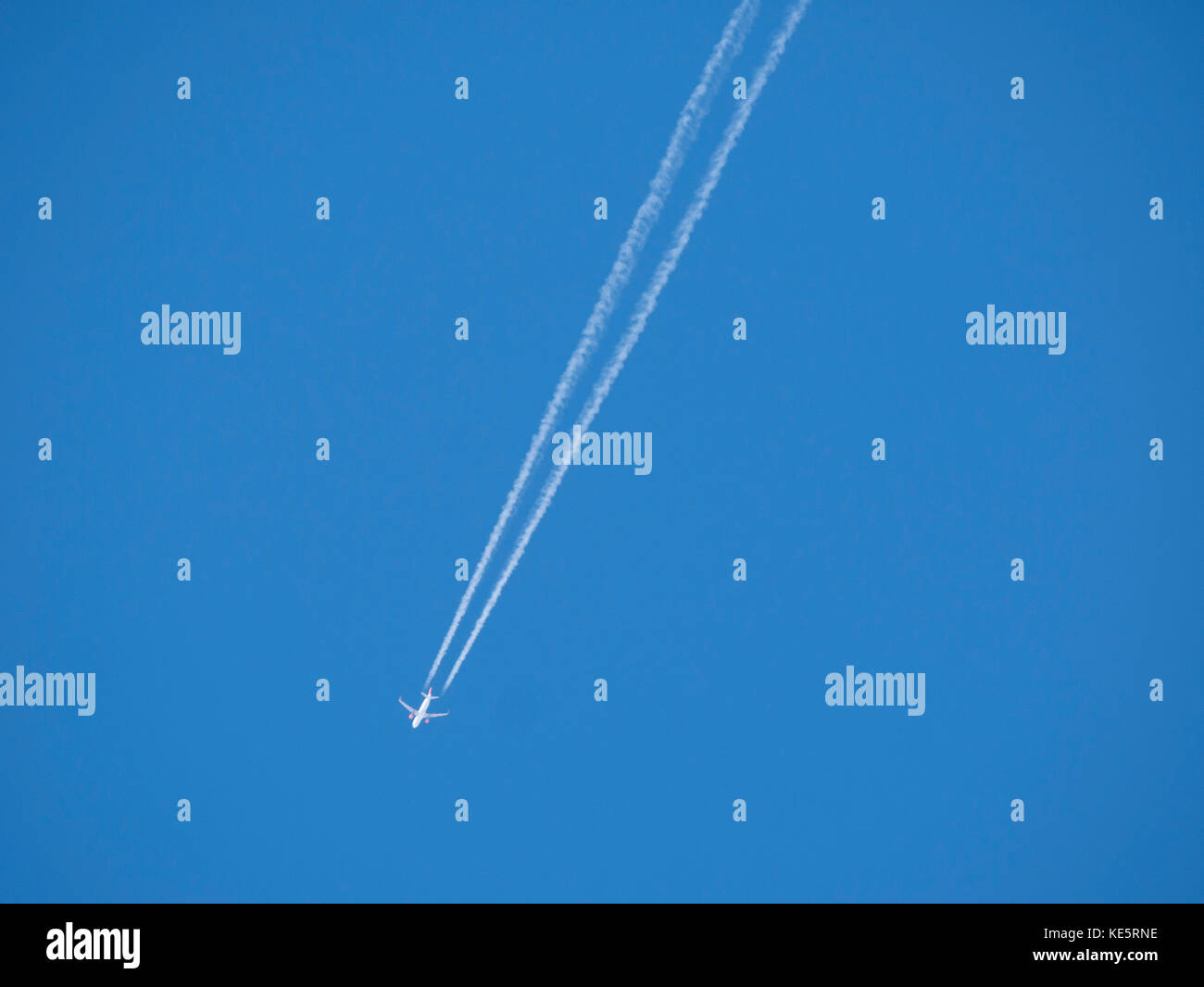 Jet stream aircraft hi-res stock photography and images - Alamy