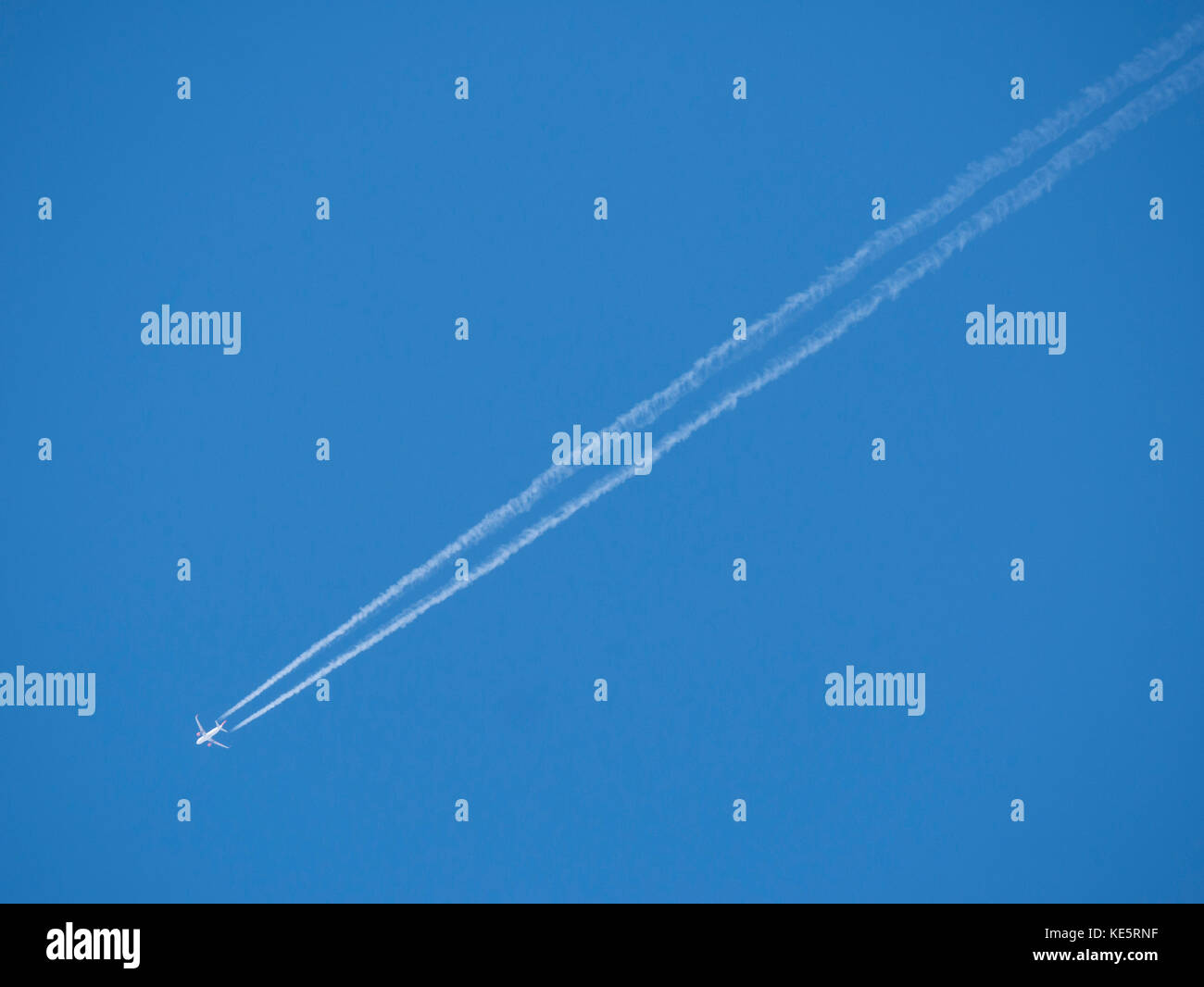 Easyjet aircraft engine hi-res stock photography and images - Alamy