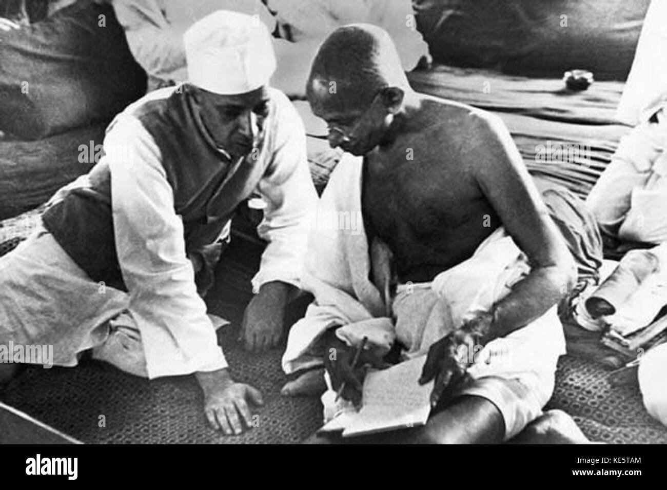 Mahatma gandhi quit india movement hi-res stock photography and images ...