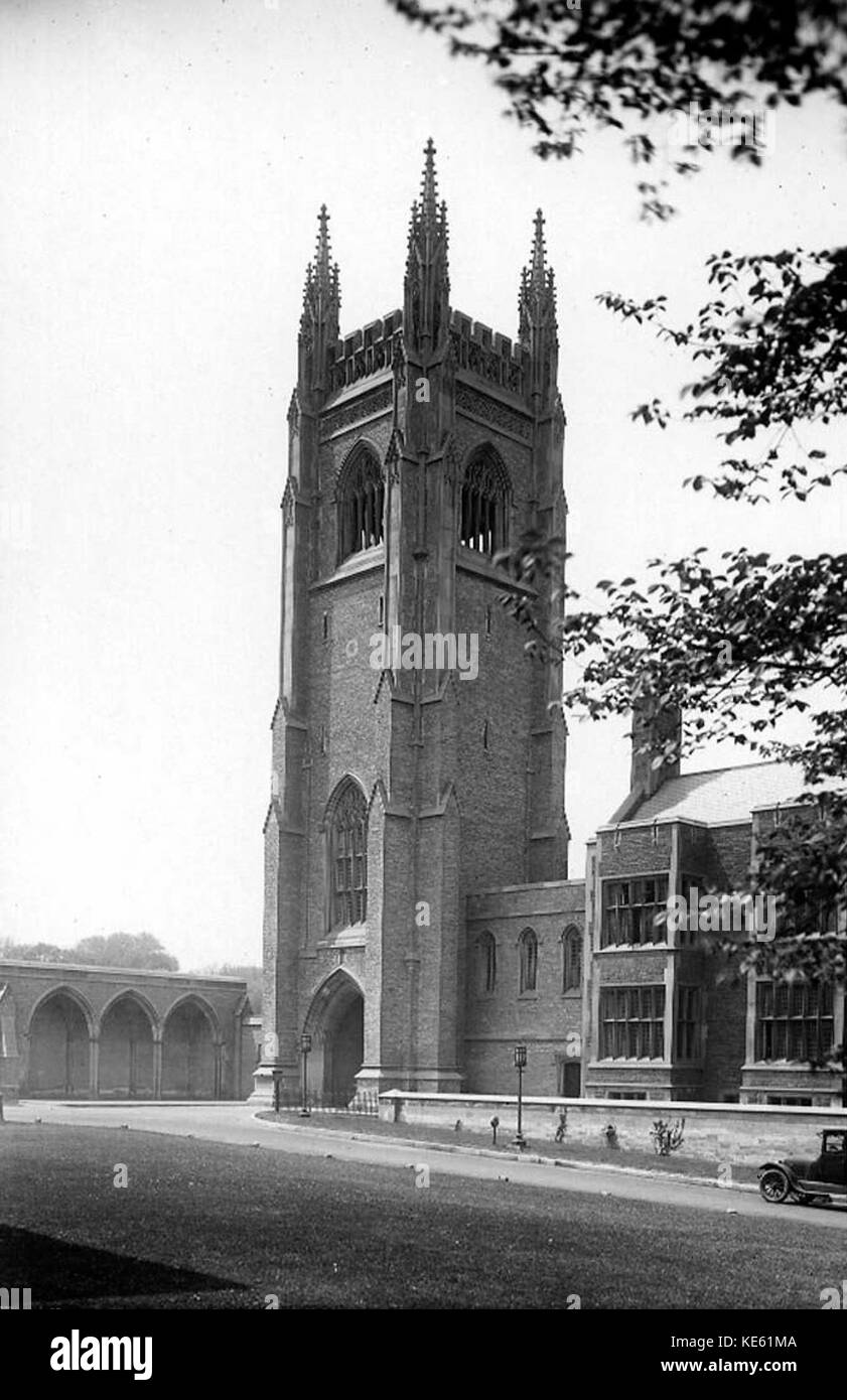 University toronto soldiers tower hi-res stock photography and images ...