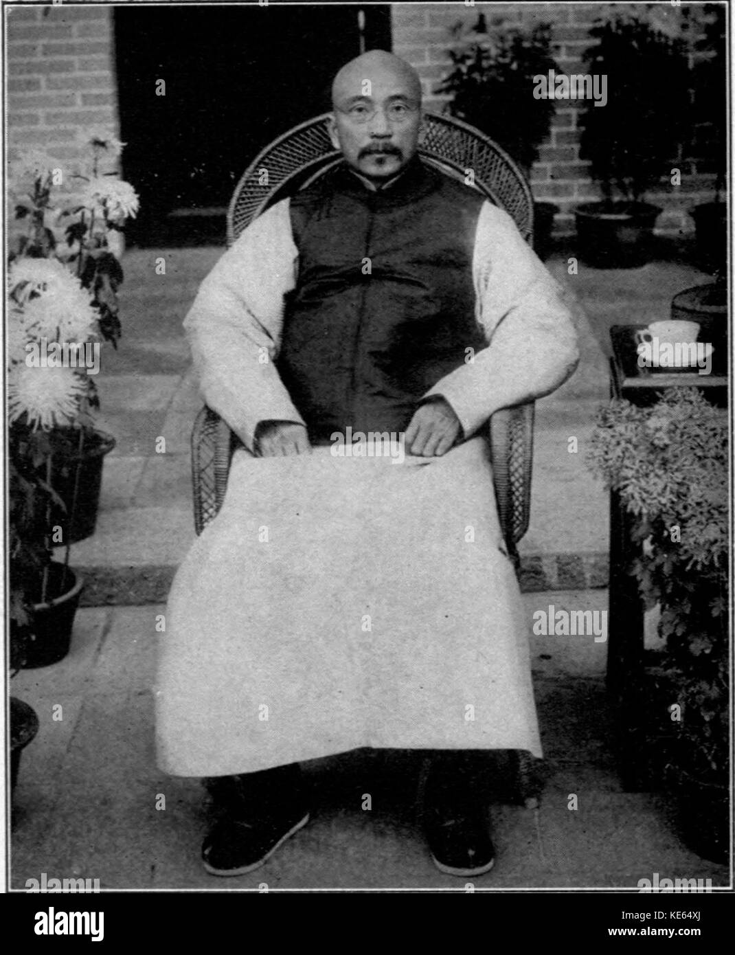 Tong vintage hi-res stock photography and images - Alamy