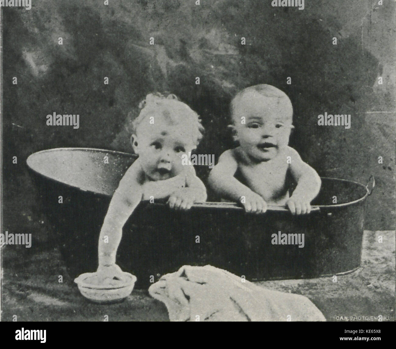 Fraternal twin hi-res stock photography and images - Alamy