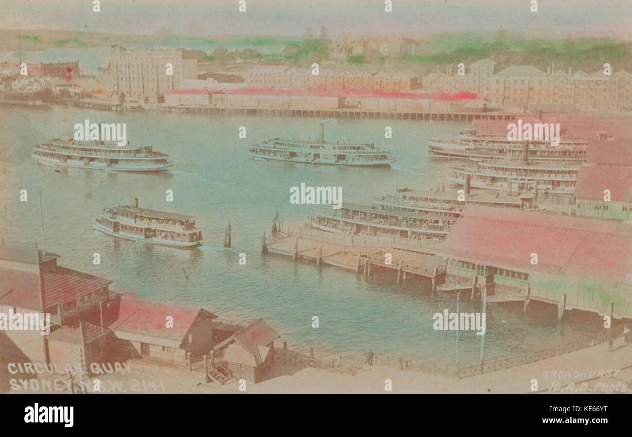 Busy quay hi-res stock photography and images - Alamy