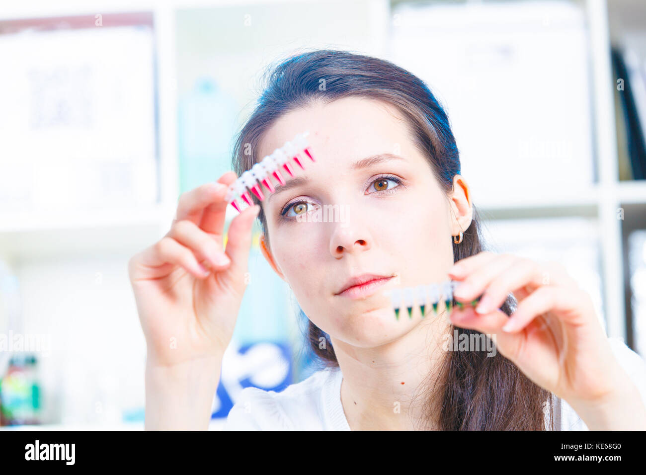 Female technician doing science experiment Stock Photo - Alamy Female technician doing science experiment Stock Photo - Alamy