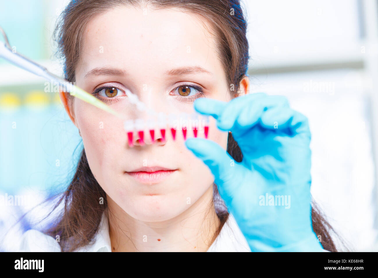 Female technician doing science experiment Stock Photo - Alamy Female technician doing science experiment Stock Photo - Alamy