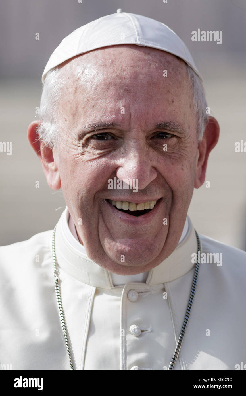 Vatican City, Vatican. 18th Oct, 2017. Pope Francis smiles as he leaves ...