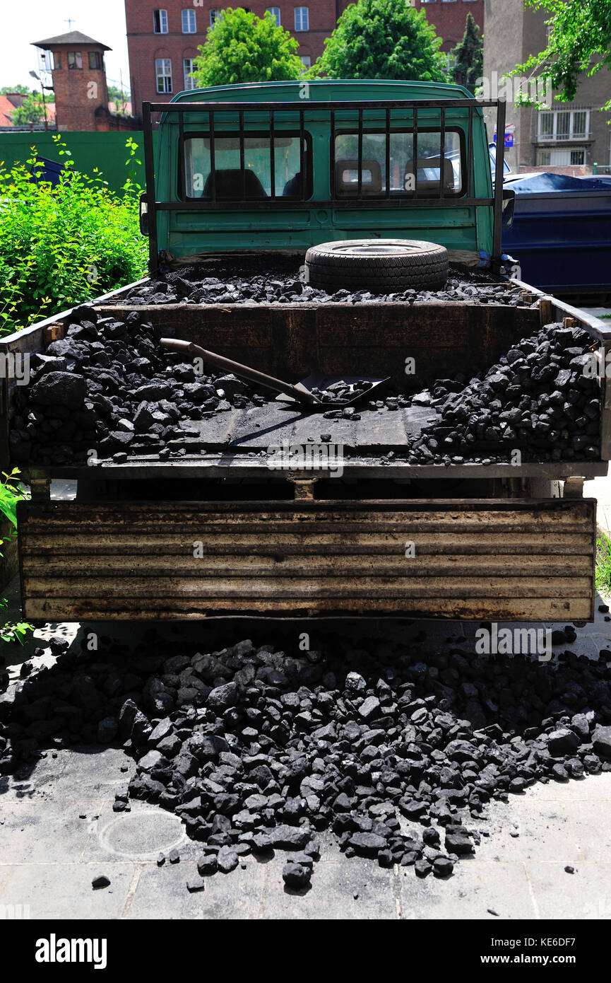 Coal unloading hi-res stock photography and images - Alamy