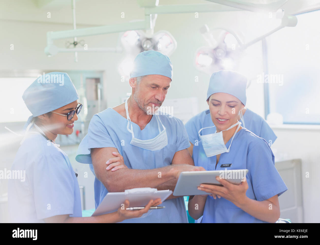 Operating room nurse hi-res stock photography and images - Alamy
