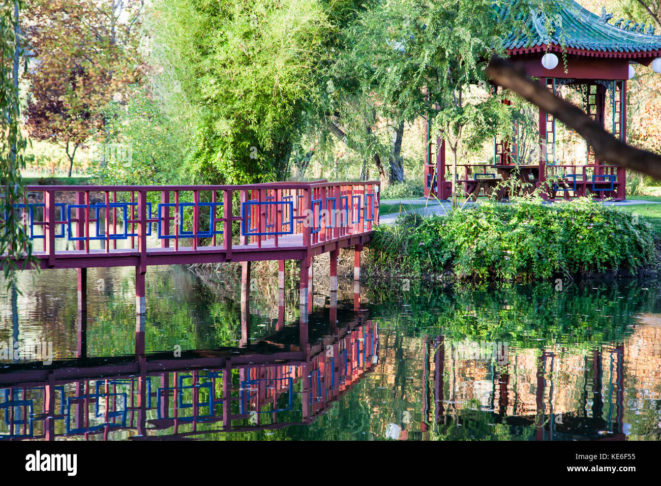 Japanese gazebo pond hi-res stock photography and images - Alamy