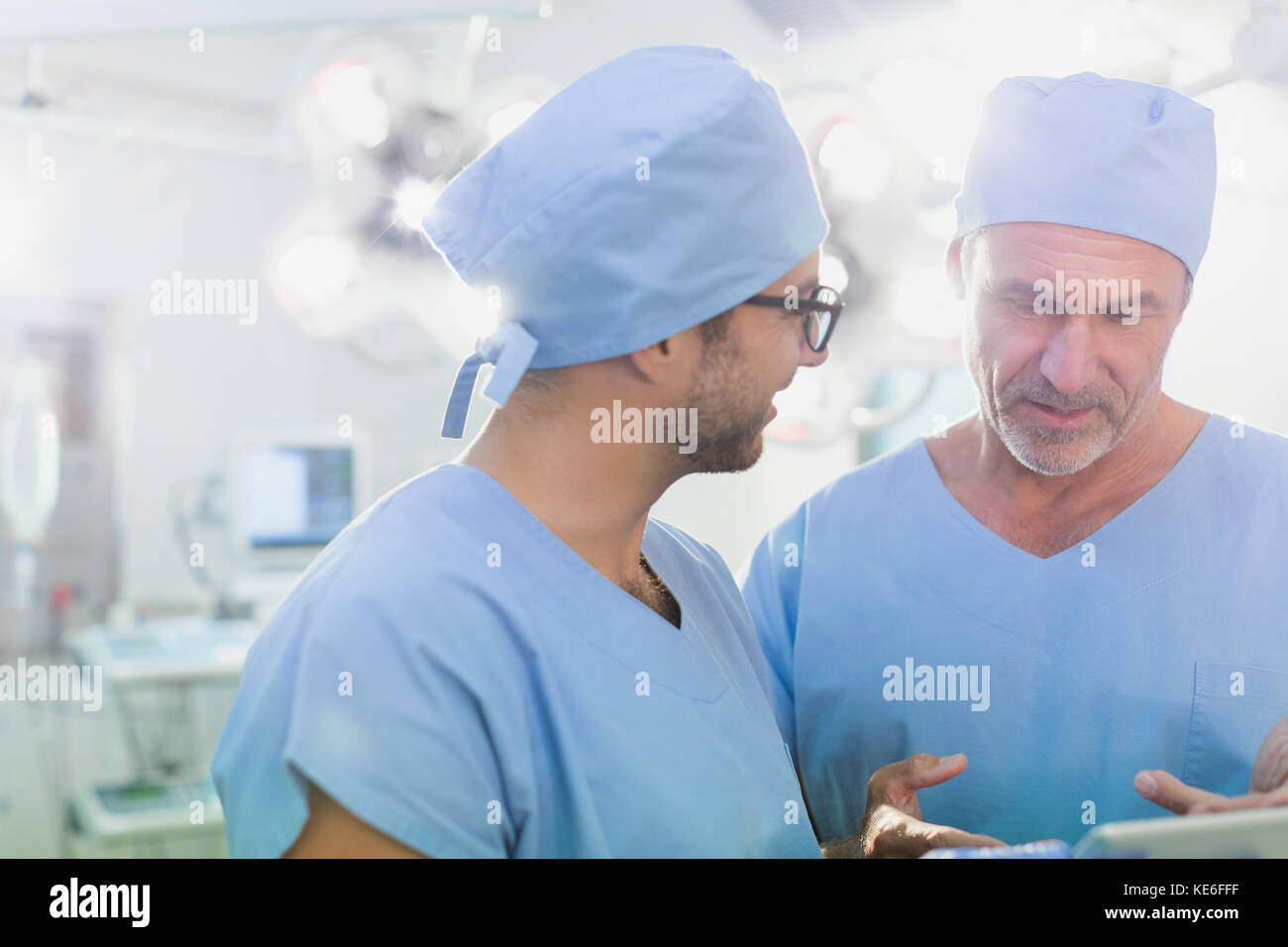 Operating room communication hi-res stock photography and images - Alamy
