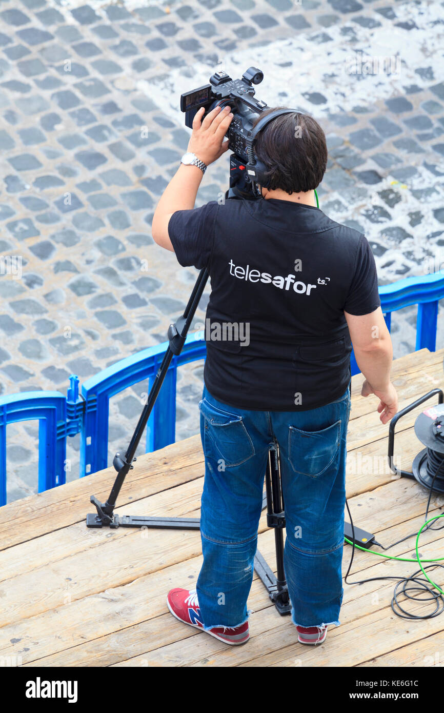 Camerman tv hi-res stock photography and images - Alamy