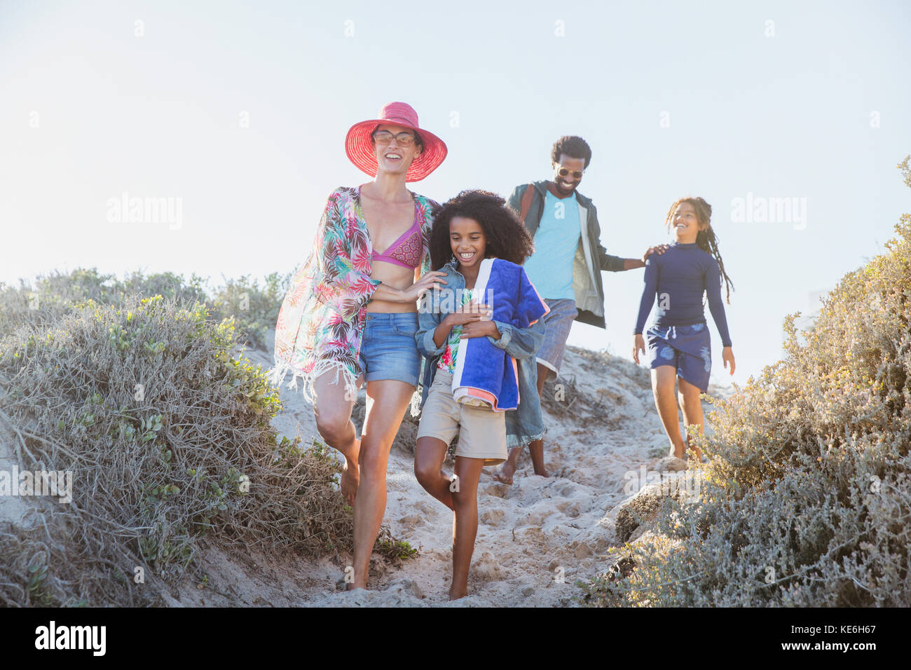 Family beach walking happy summer hi-res stock photography and images ...
