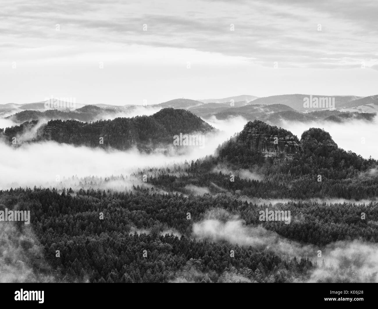 Smoky mountain mist Black and White Stock Photos & Images - Alamy