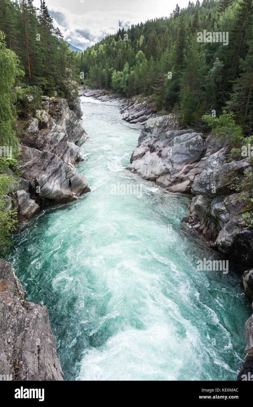 View from the Kjeksbrua bridge to the rocky banks of the Sjoa river ...