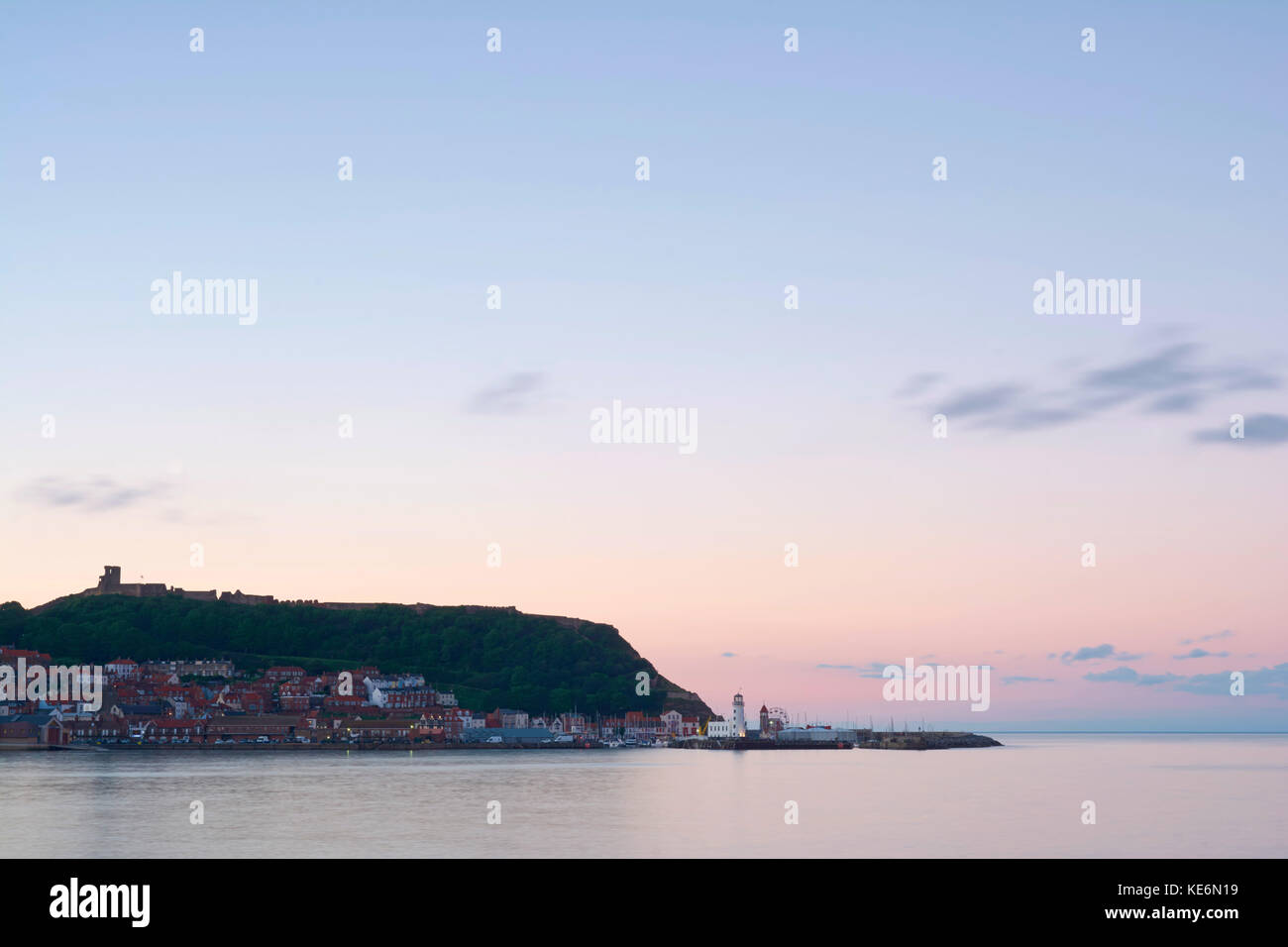 Scarborough Bay at Night - Scarborough, Yorkshire, UK Stock Photo - Alamy