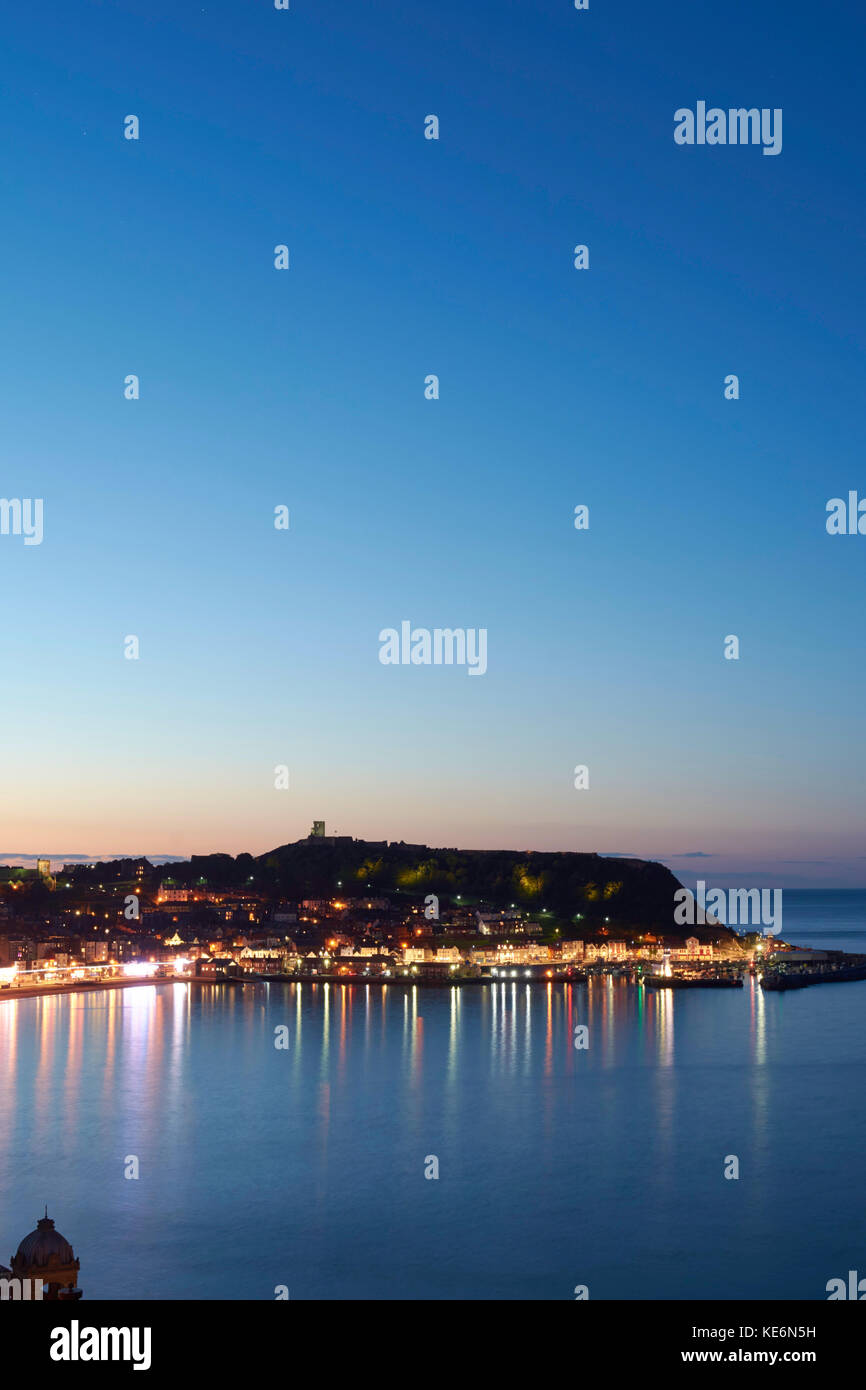Scarborough Bay at Night - Scarborough, Yorkshire, UK Stock Photo - Alamy