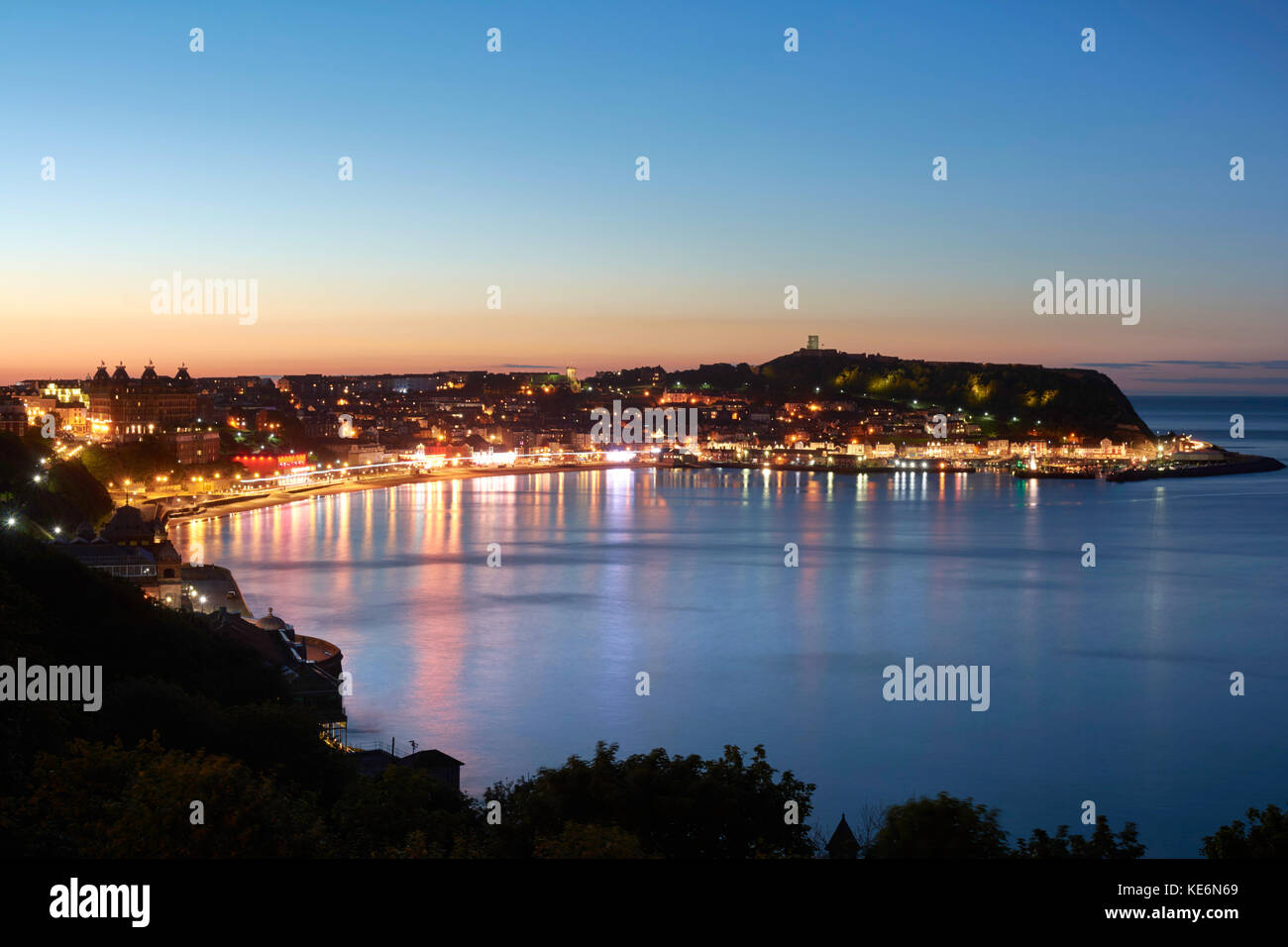 Scarborough Bay at Night - Scarborough, Yorkshire, UK Stock Photo - Alamy