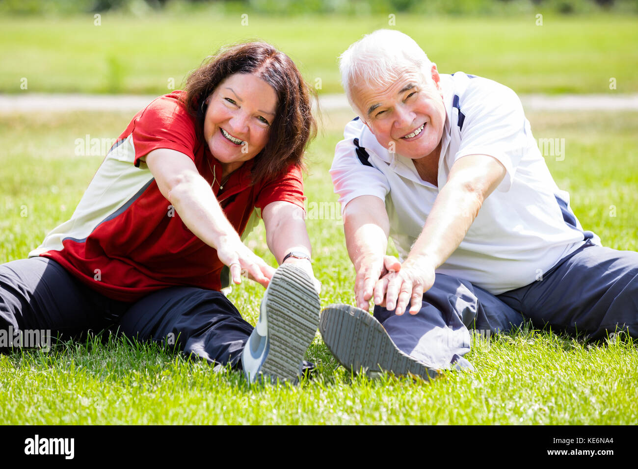 Old people doing exercise hi-res stock photography and images - Alamy