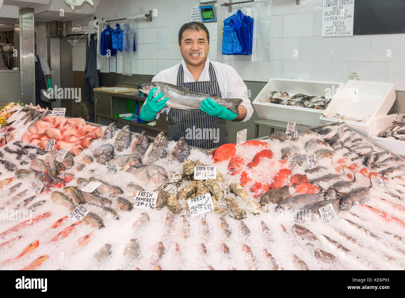 Fishmonger with fresh fish display, Walthamstow High Street Stock Photo ...