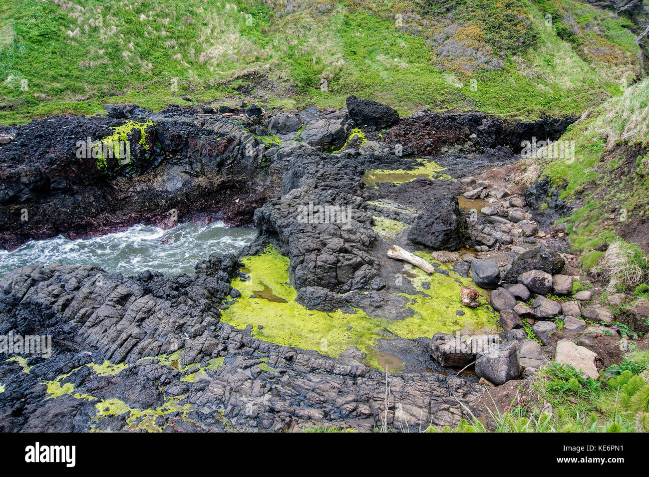 Lateral side view of Devils Churn in Oregon, USA Stock Photo - Alamy