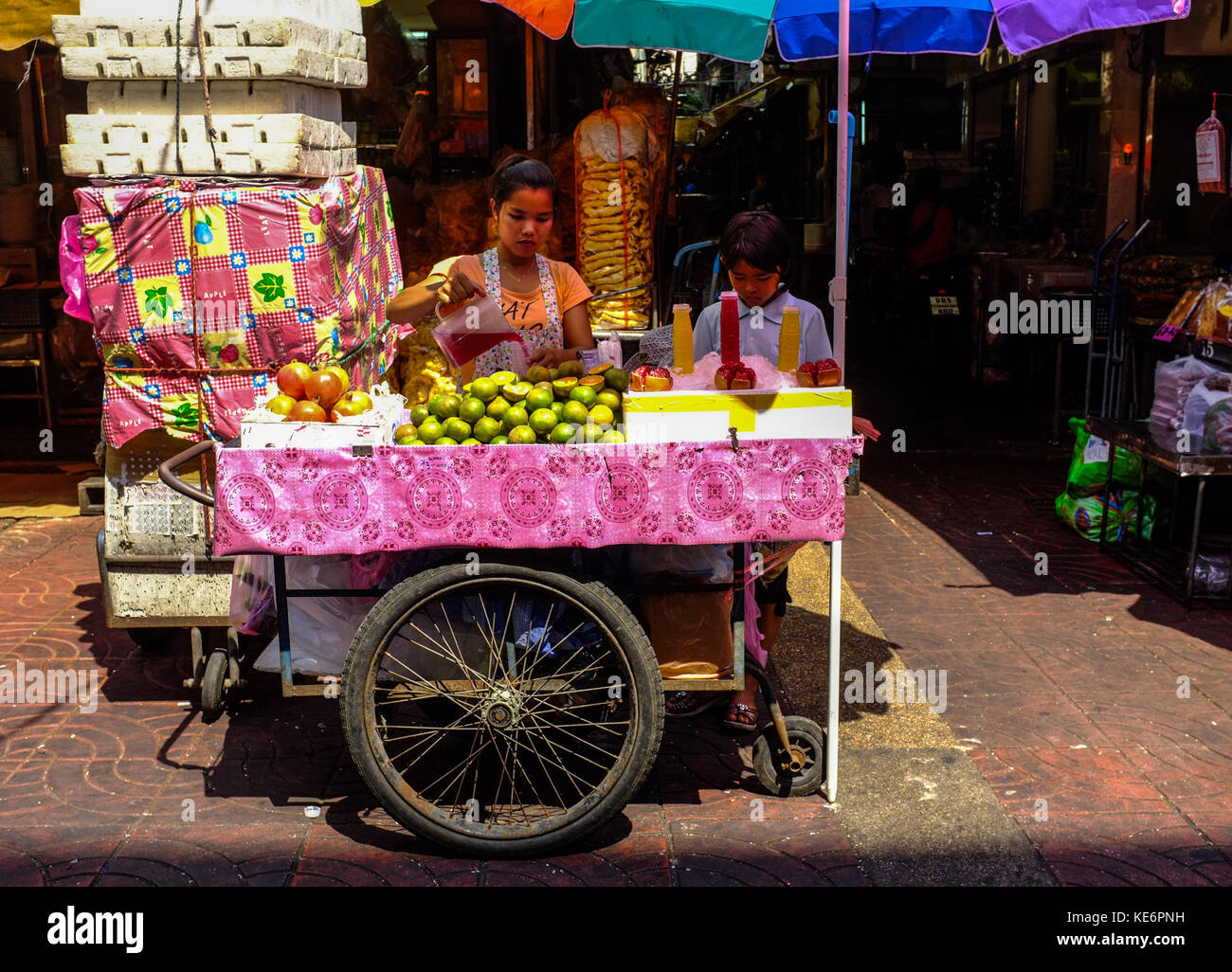 Fruit Juice Vendor, Chinatown, Bangkok, Thailand Stock Photo - Alamy