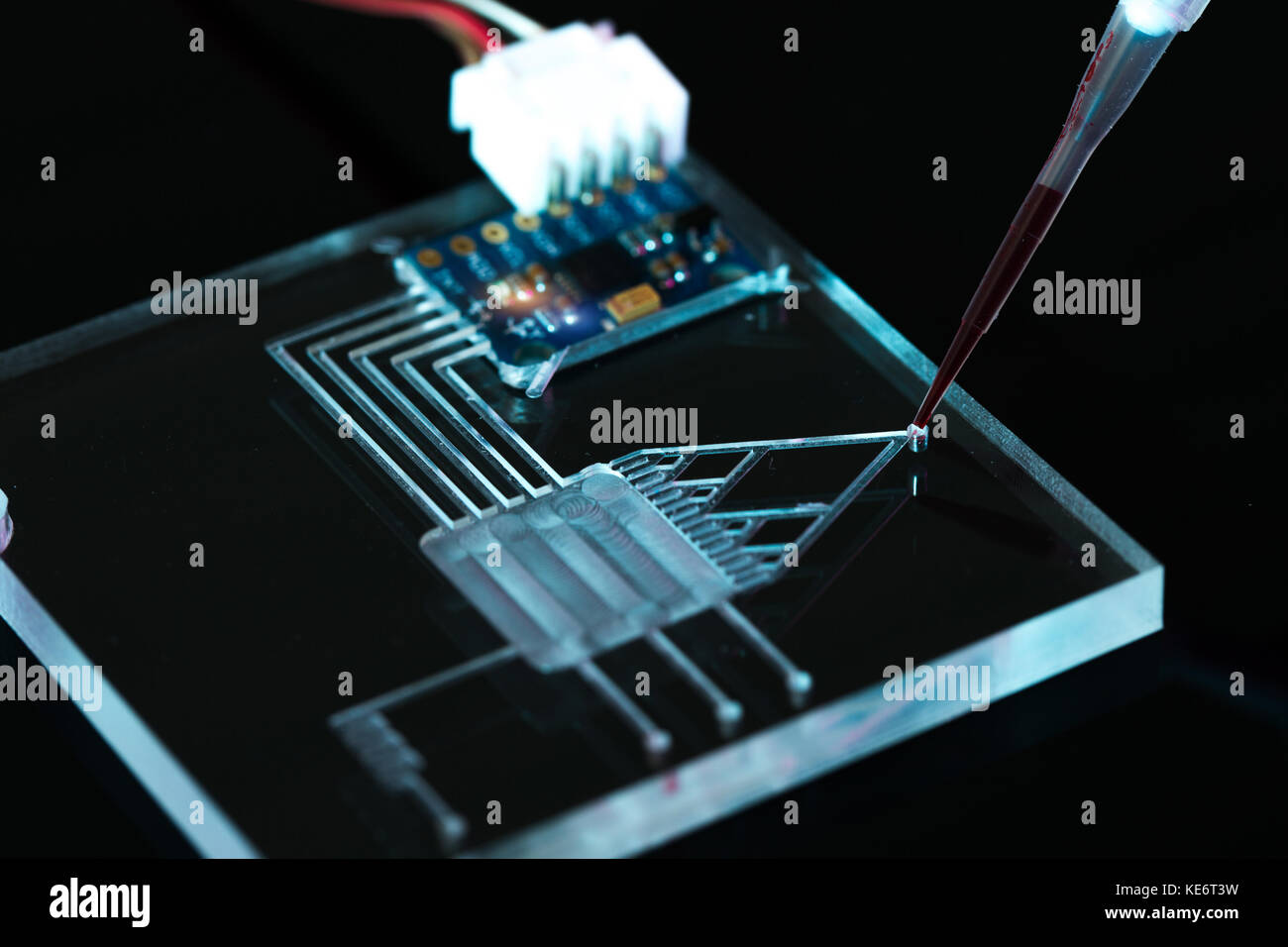 Microfluidics chip hi-res stock photography and images - Alamy