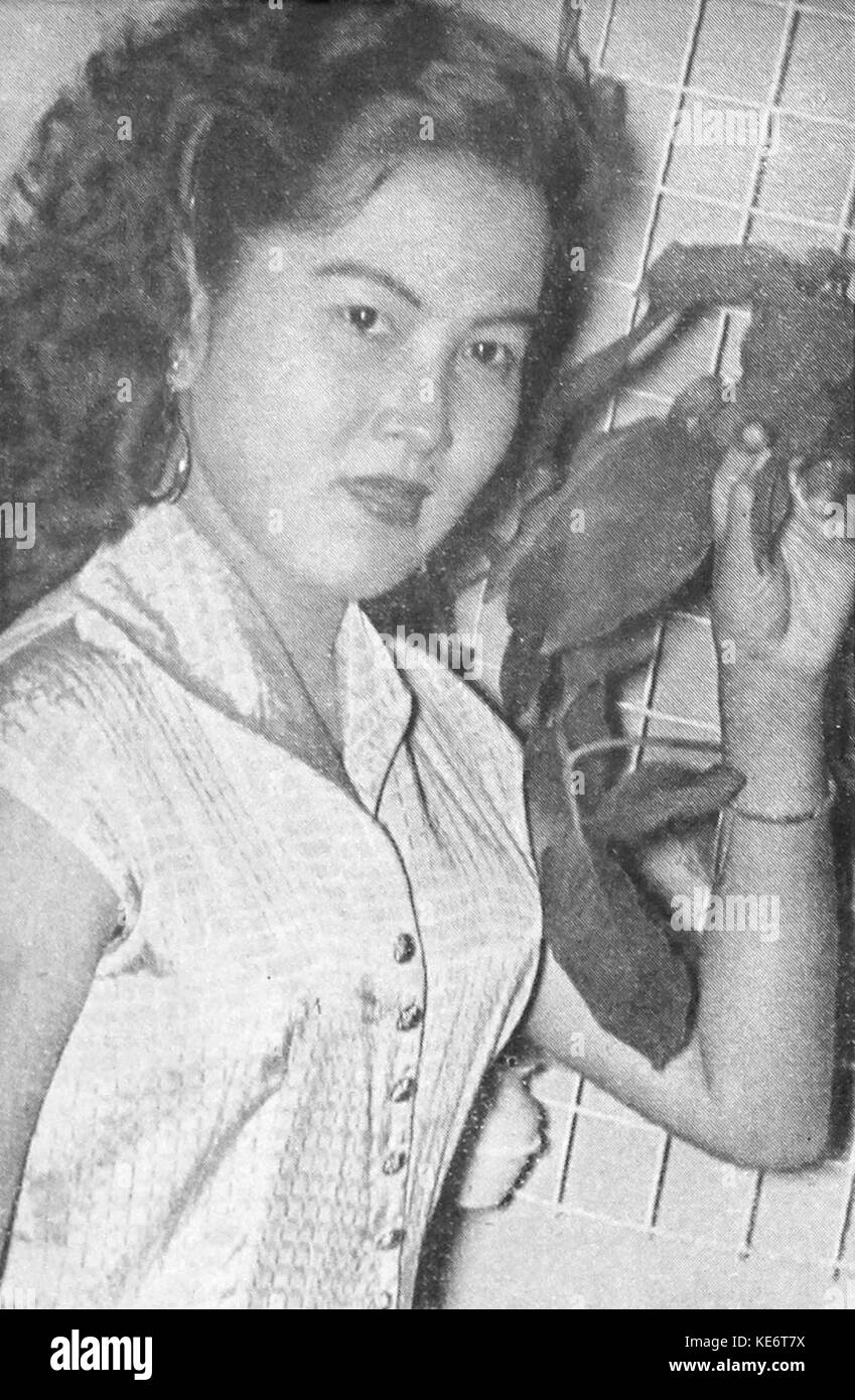 Titien Sumarni. Film Varia 2.4 (April 1955), p24 Stock Photo - Alamy