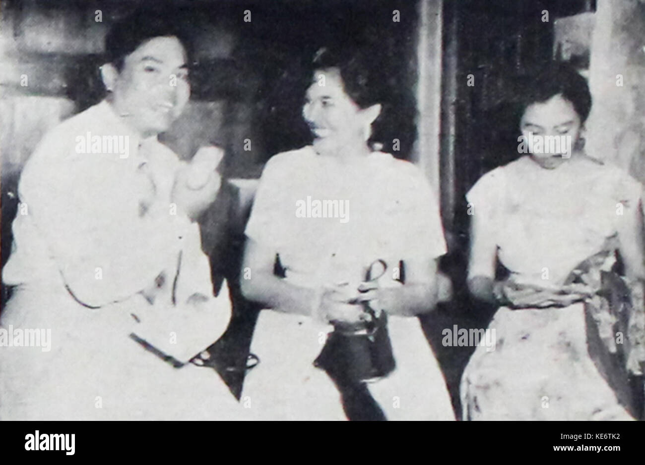 Nana Mayo being interviewed Dunia Film 15 Jul 1954 p17 Stock Photo - Alamy