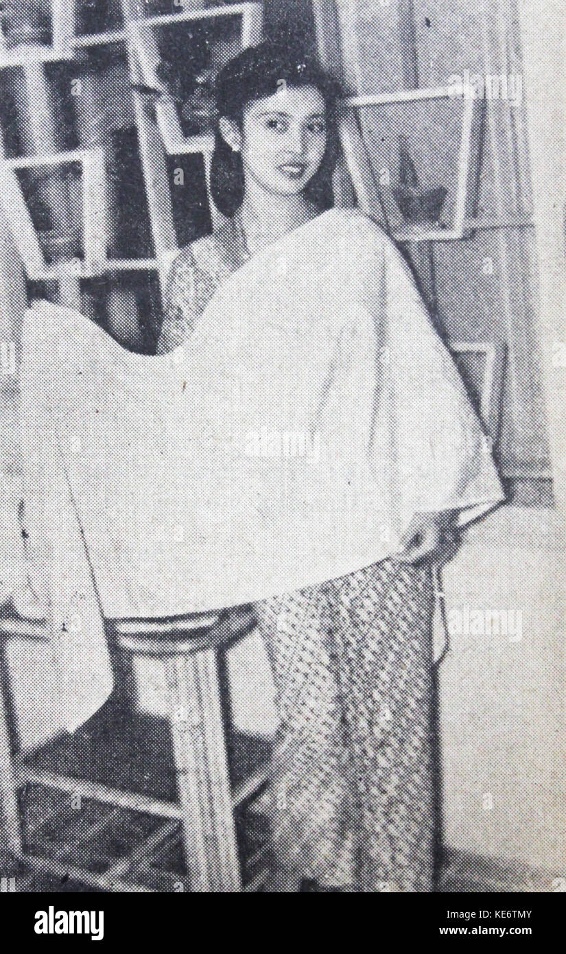 Komala Sari Dunia Film 15 Aug 1954 p11 Stock Photo - Alamy