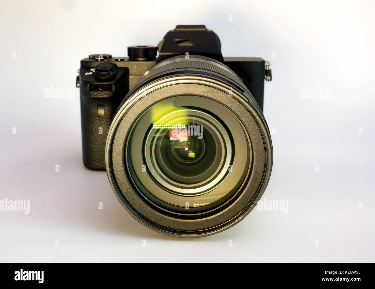 Mirrorless technology hi-res stock photography and images - Alamy