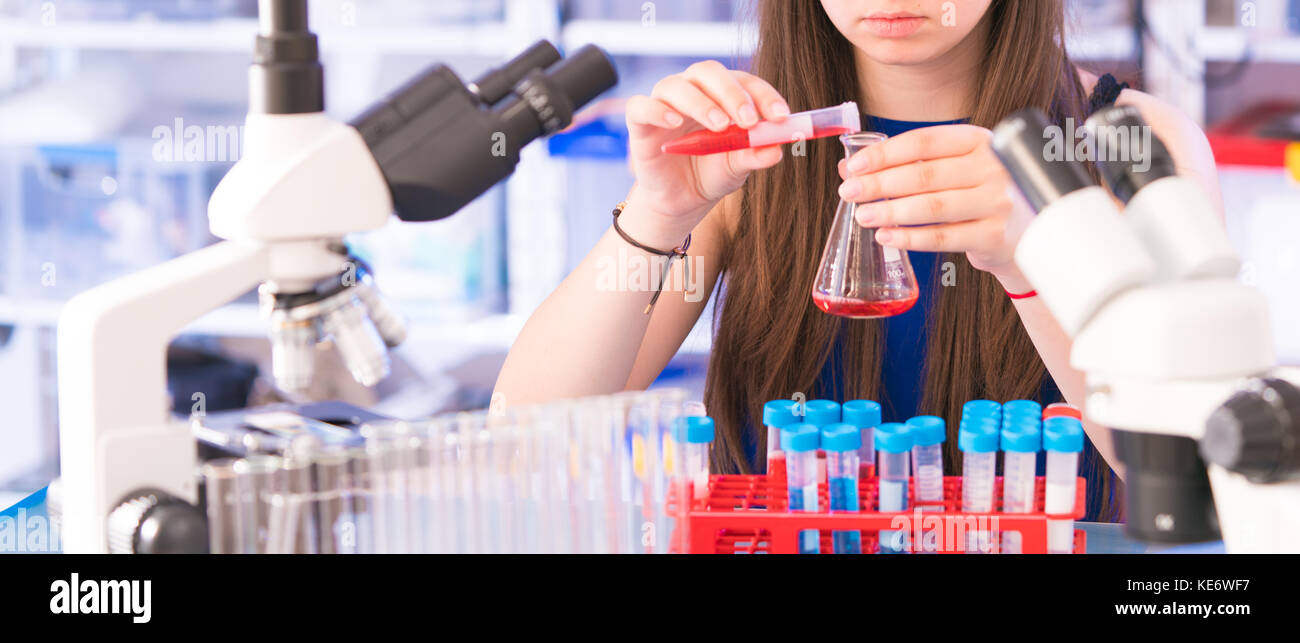 High school biology class hi-res stock photography and images - Alamy