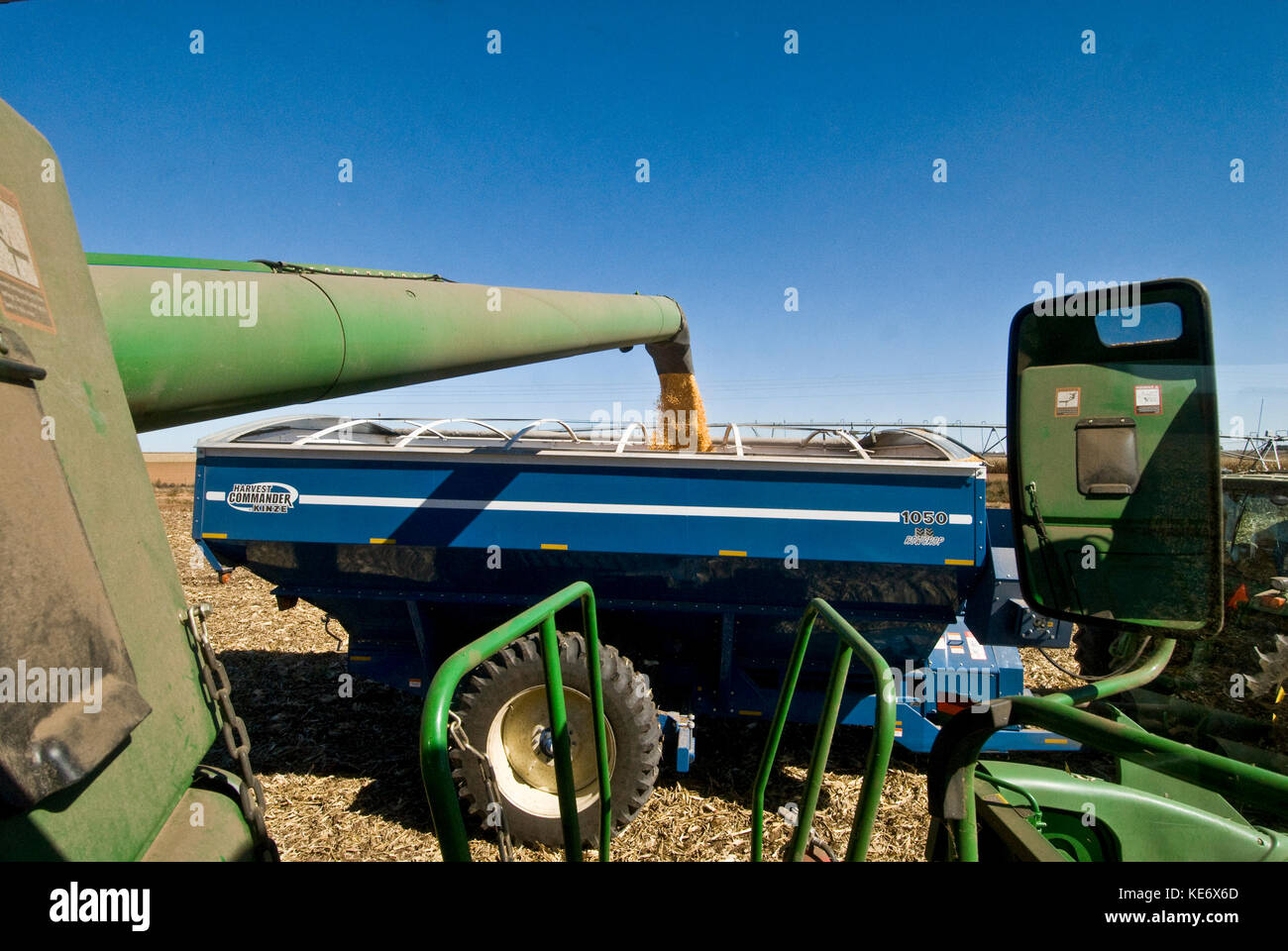 MOVING CORN FROM COMBINE TO BUGGY TO TAKE TO TRUCK Stock Photo - Alamy
