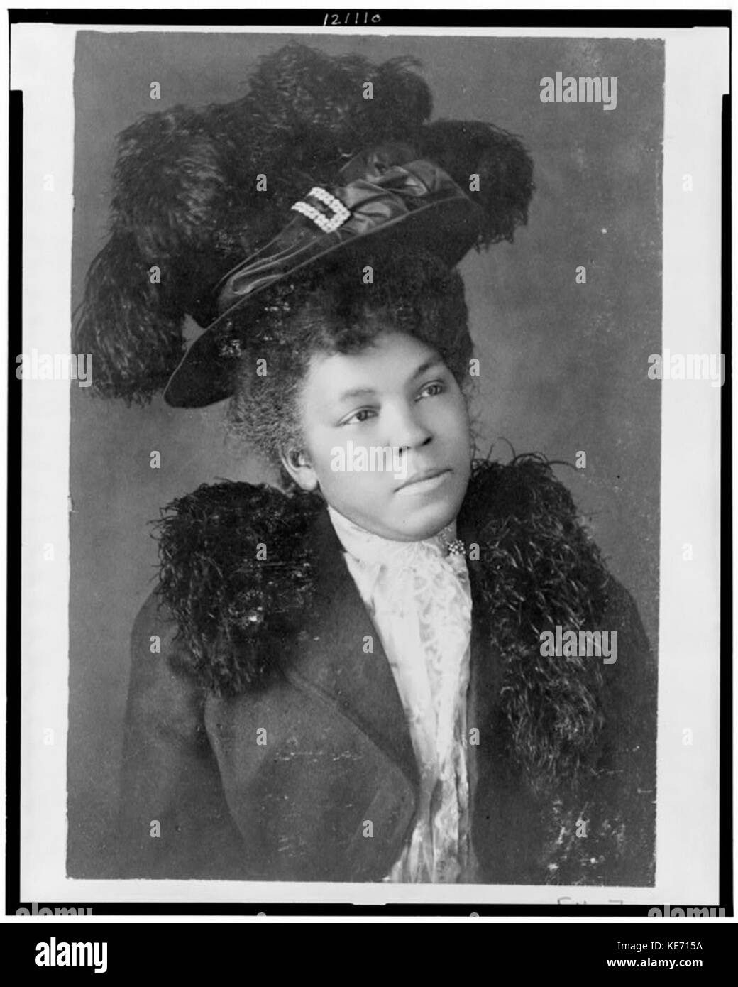 Female portrait wearing hat Black and White Stock Photos & Images - Alamy