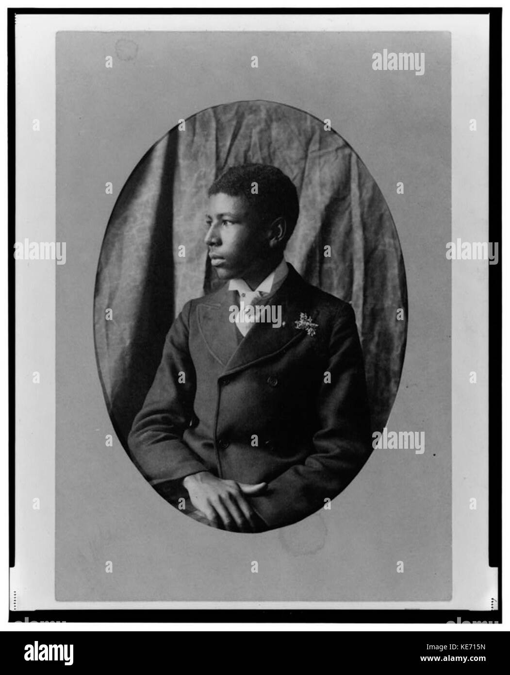 Man facing left hi-res stock photography and images - Alamy