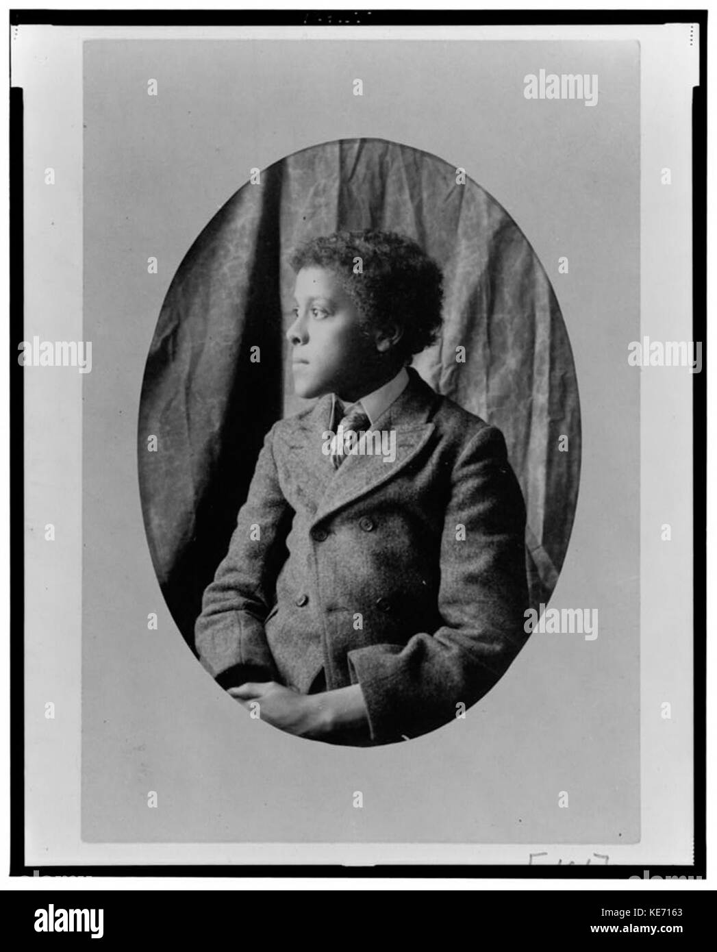 Portrait in profile half Black and White Stock Photos & Images - Alamy