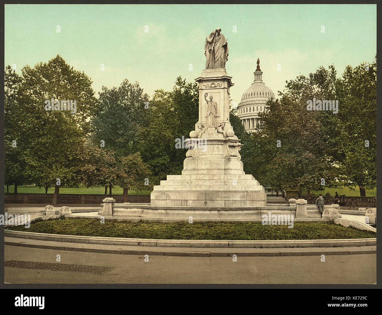 Naval monument hi-res stock photography and images - Alamy
