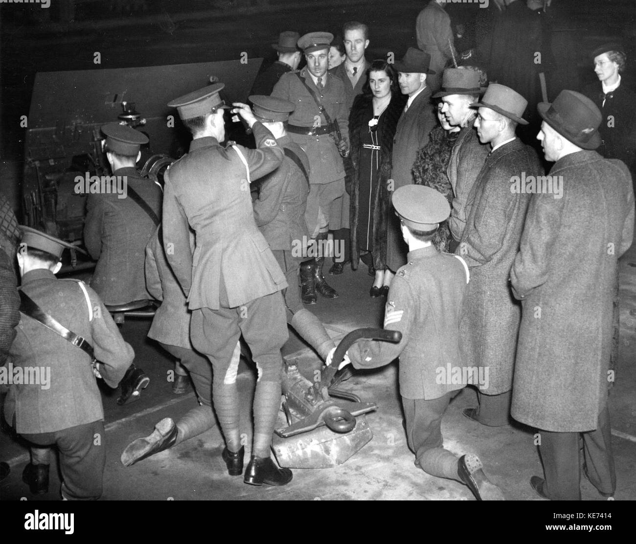 Qf 18 pounder gun hi-res stock photography and images - Alamy