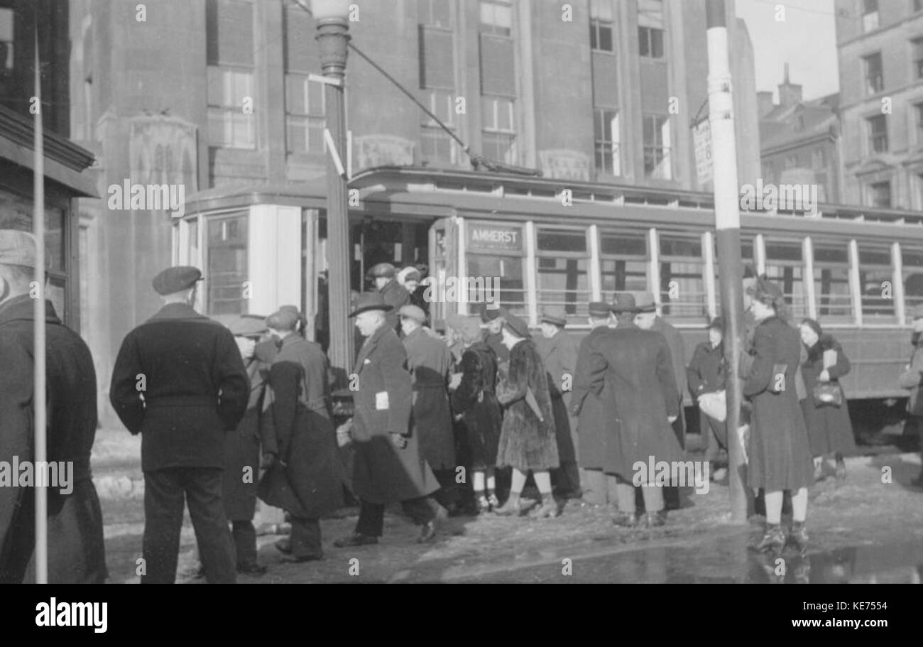 Feature. Rush Hour BAnQ P48S1P09071 Stock Photo - Alamy