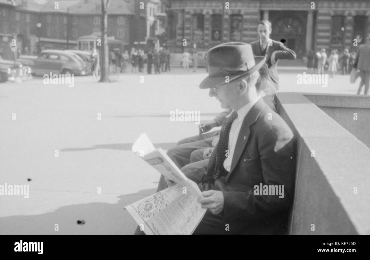 Busy commuter life Black and White Stock Photos & Images - Alamy